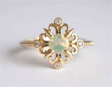 حجر الحب والسعادة خواتم أوبال إثيوبي لإطلالة فاخرة في خريف 2022