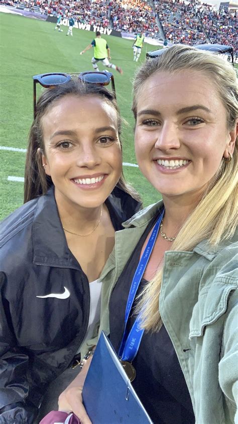 Pin By Rebecca Smith On Soccer Uswnt Soccer Usa Soccer Women Women