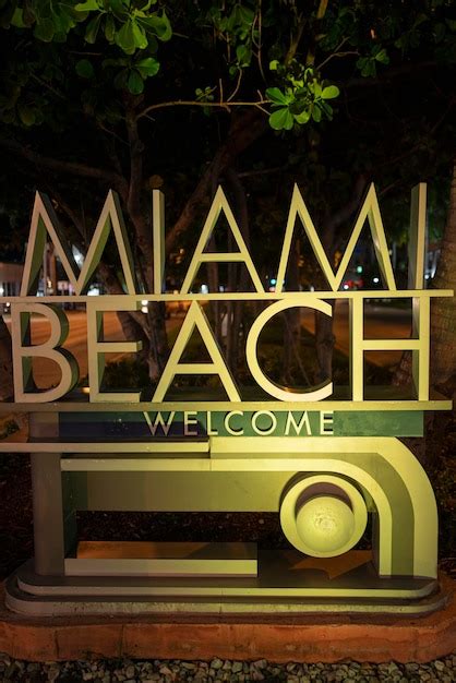 Cartel De La Noche De Miami Beach Cartel De Bienvenida De Miami Beach