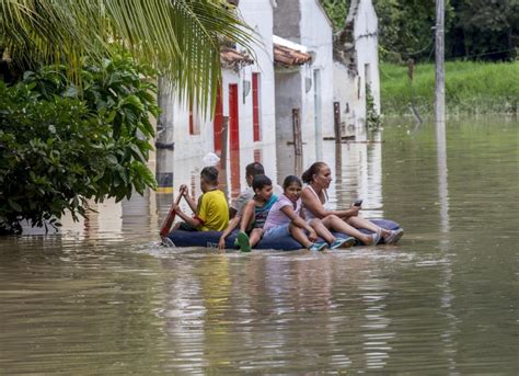 El Desolador Panorama De La Ola Invernal 823 Municipios Están En