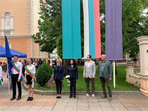 СУ Христо Ботев Враца отбеляза тържествено патронния си празник снимки