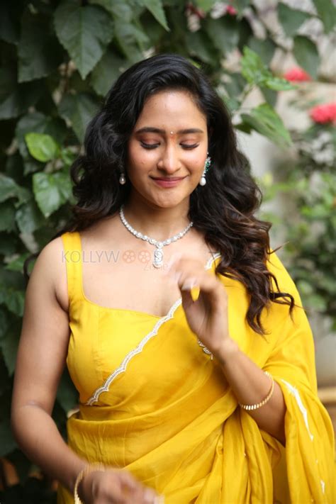 Actress Manika Chikkala At Dhandoraa Movie Launch Photos 01 324289