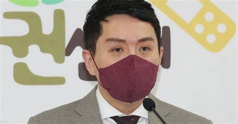 발언하는 임태훈 군인권센터 소장