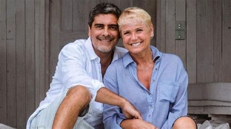 Junno Andrade celebra 10 anos de união Xuxa Minha paixão só aumenta