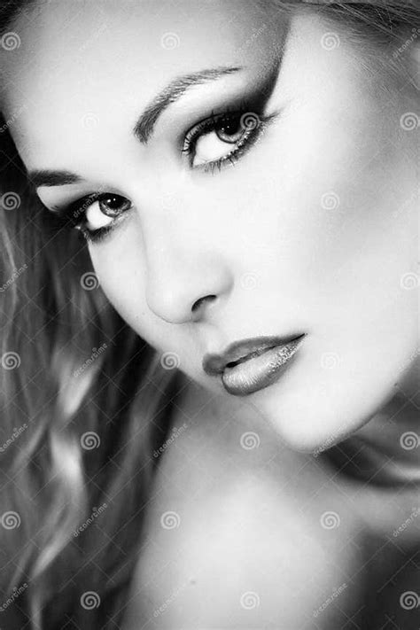 Muchacha De Pritty Foto De Archivo Imagen De Manera 28866988