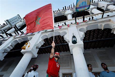 جماهير المغرب تشعل أجواء مباراة فرنسا قبل نصف نهائي المونديال صور