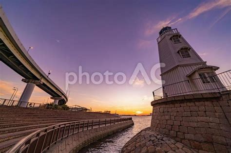 夕日に照らされる旧堺燈台 No 24912729写真素材なら写真AC無料フリーダウンロードOK