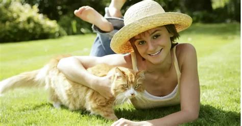 4 Reasons Why Does My Cat Like To Smell My Breath Petcosset