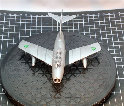 172 Hobby Boss Mig 15uti Midget Iraq The Display Case Arc