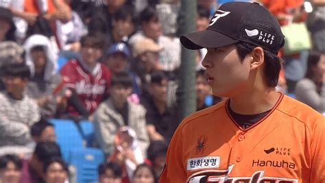 한화 2024512 올 시즌 2r 신인 194cm 장신 좌완 1회를 잘 막아낸 조동욱 Tving