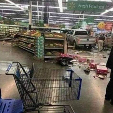 Funny Walmart Shoppers Pictures Capture Weirdest Customers