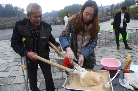 貴州農村大叔和阿姨教你如何打糍粑城裏人學不會 每日頭條