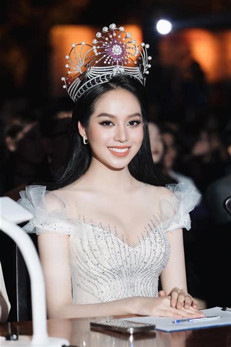 Hoa Hậu Việt Nam Thanh Thủy Lạ Lẫm Như Bản Sao Ngọc Thảo 2sao