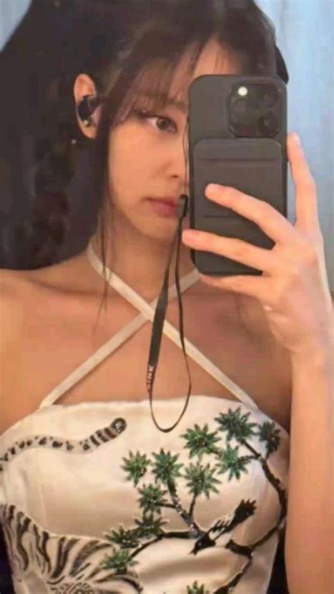 N Y A ️😞 Chica Dark Famosas Guapas Celebridades