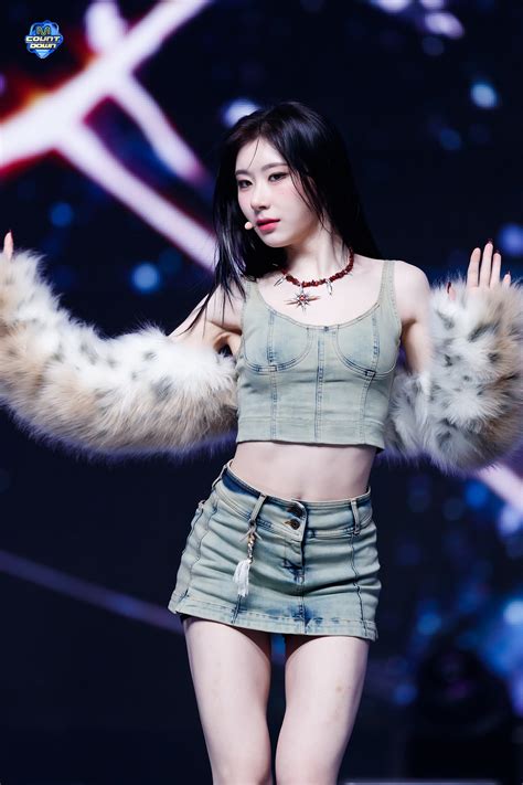 ITZY Chaeryeong Mr Vampire At M Countdown Kpopping