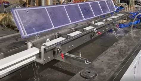 Pvc Upvc 창문과 문 프로파일 프레임 압출기 Pvc 프로파일 압출 기계 라인 플라스틱 제작 라인