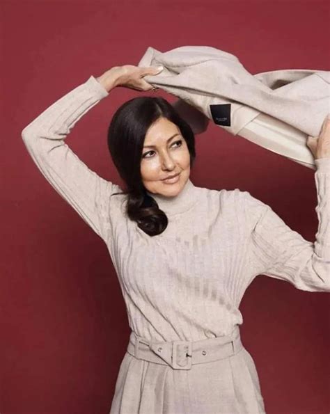 「港產前王妃」文雅麗也整容？穿中國紅仍閃耀，臉卻僵到認不出 每日頭條