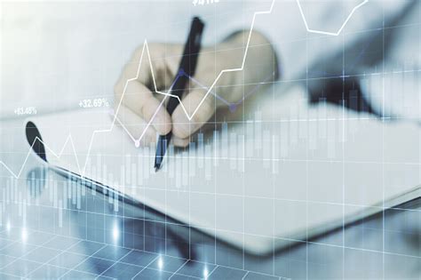 배경 외환 및 투자 개념에 노트북에 손으로 쓰기와 추상 창조적 인 금융 그래프 다중 노출 거래자에 대한 스톡 사진 및 기타