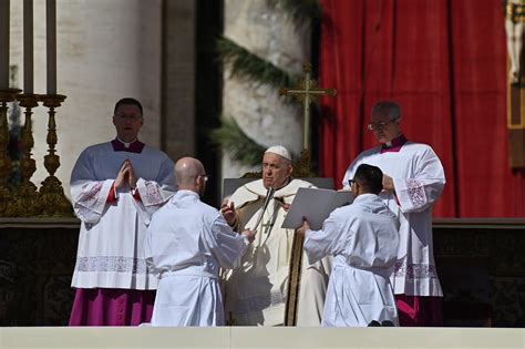 Pope Francis Appeals For Peace In Ukraine Holy Land In Easter Message