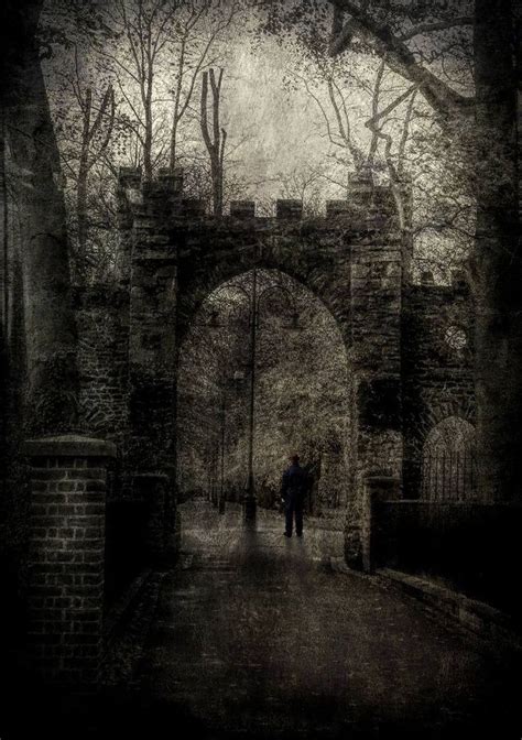 Pin tillagd av Bonnie Rosendale på spooky gothic