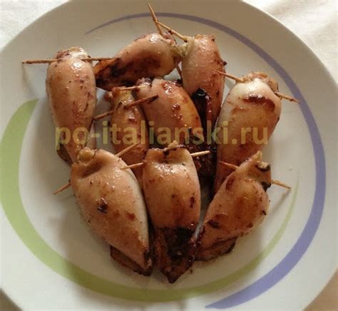 Тушки кальмаров фаршированные