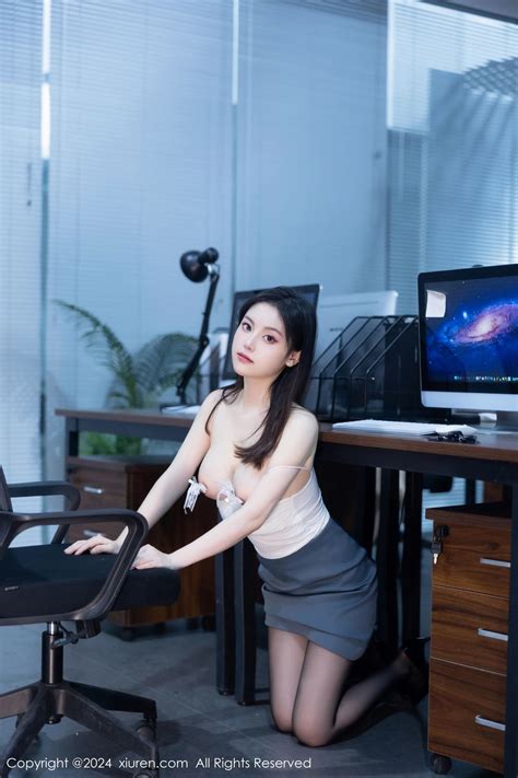 Multiple Models 3105