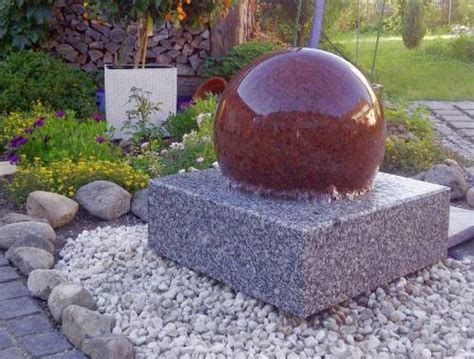 Gartenbrunnen Mit Drehender Kugel