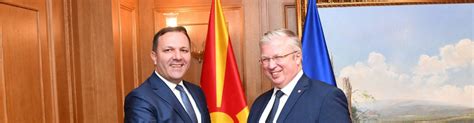 Средба на премиерот Спасовски со рускиот амбасадор Баздникин Потврдени се добрите односи меѓу