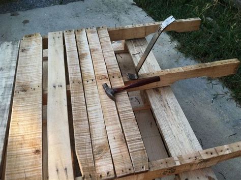 How To Disassemble A Pallet Wood Pallet Wall Wooden Pallet Crafts