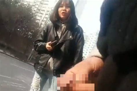 長さたったの4cmしかない粗末なチン凸を見せたがる韓国人男女子学生に萎える言葉を何度も言われちゃう ハリネーター おな電 見せ合い