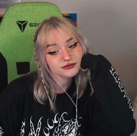 Niki Nihachu In 2024 Haircut Inspiration Pretty Girl Swag Hair Cuts
