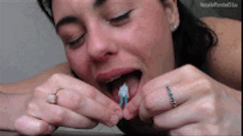 Natalie Wonder Clips Shrunken Stepson Explores Stepmommys Mouth