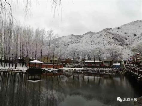 雪花进京！北京这里迎来第一场雪，多区发布大风蓝警澎湃号·政务澎湃新闻 The Paper