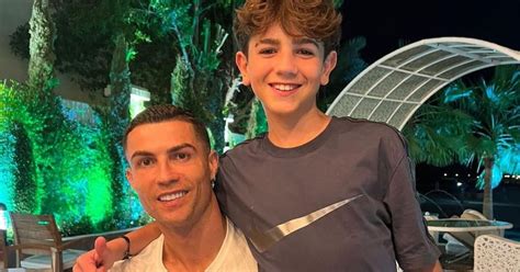 Sobrinho De Cristiano Ronaldo Segue Os Passos Do Tio E Joga Na Base De