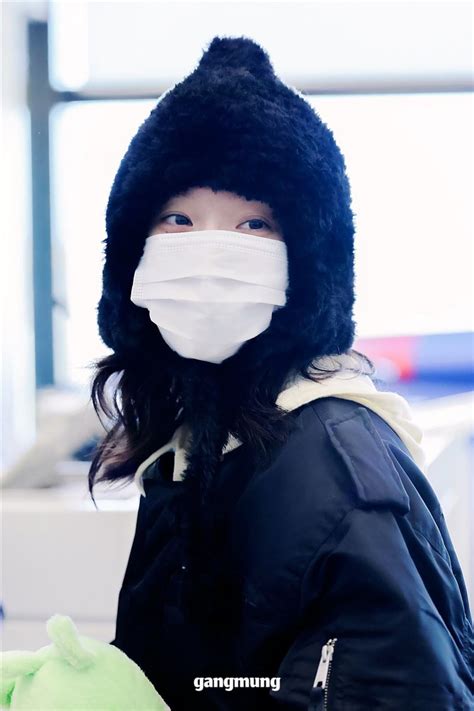 Aespa Winter笑意藏不住！對鏡頭「3次強調帽子」超有愛