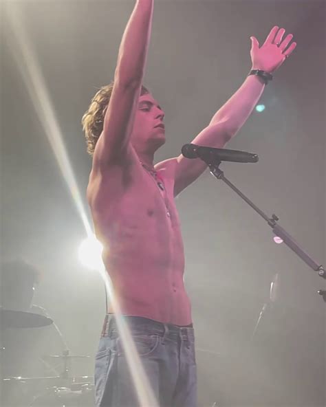 Alexissuperfans Shirtless Male Celebs Ross Lynch Shirtless At The
