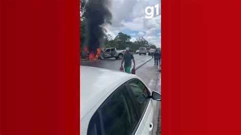 Vídeo Caminhonete Pega Fogo Após Acidente Na Br 163 Mato Grosso G1