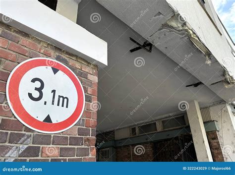 Height Restriction Limit Sign On The Wall Stock Image Image Of