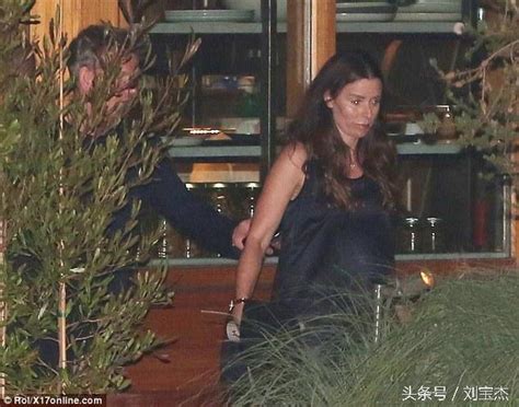 碧咸全家外出與好友聚會被偷拍 小七越長越好看 每日頭條