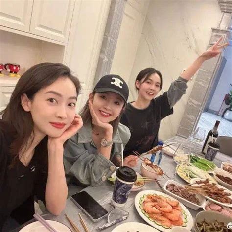 张佳宁又又又和宋茜约上了！两人深夜相聚喝小酒，微醺拍照太搞笑潜渊郑秀妍睡袍