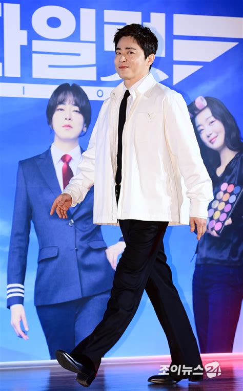 [포토]파일럿 조정석 여장까지 접수한 코미디 황제