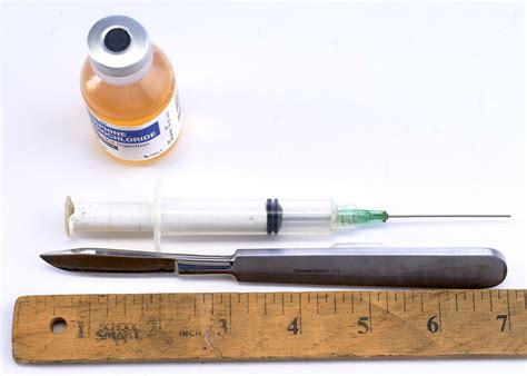 Lot 109 Dexter Morgans Michael C Hall Sfx Scalpel And Syringe With Tranquilizer Propstore