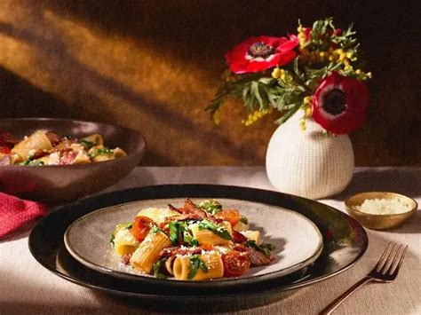 Al Bronzo Mezzi Rigatoni With Bacon Arugula Tomatoes Barilla