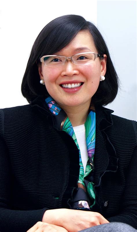 許曉暉 Florence Hui 主禮嘉賓包括（左起）香港藝術館總館長譚美兒、「陶瓷茶具創作比賽2016」評審馮笑嫻博士、民政事務局副