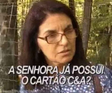 Servidora bate ponto vai embora foge de repórter e vira meme na