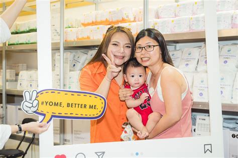 走出離婚陰影！小甜甜首公開現身 展親和力成人形立牌 Ettoday星光雲 Ettoday新聞雲