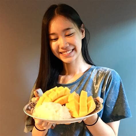 Kanom Orn รับข้าวเหนียวมะม่วงซักชุดมั้ยคะ 😊😋 ใน 1 ชุด Facebook