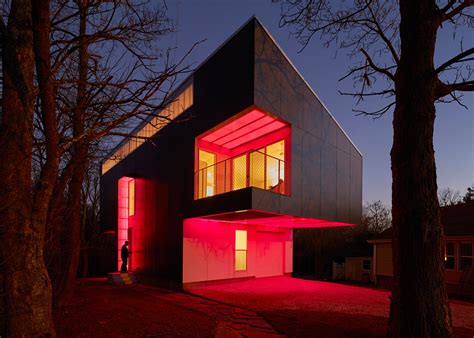 Mood Ring House In Arkansas Glows A Rainbow Of Colours