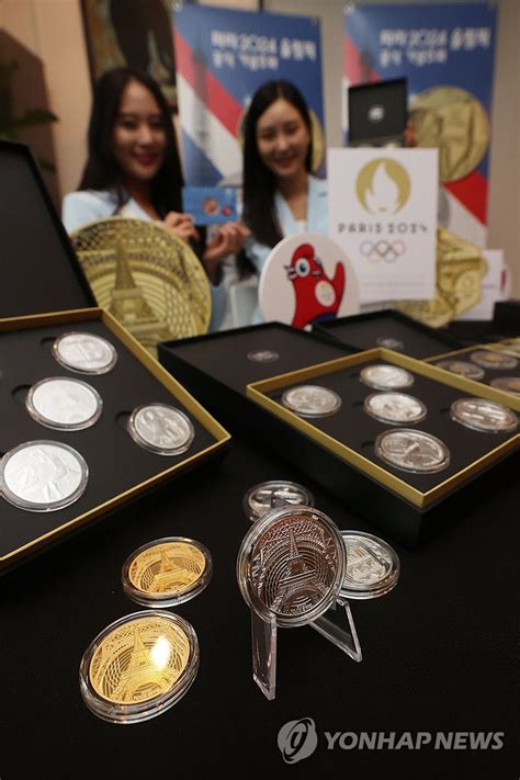 파리 2024 올림픽 공식 기념주화 공개 행사 연합뉴스