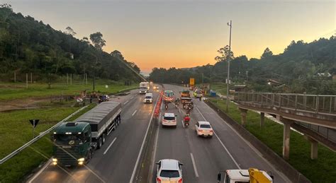Quatro Faixas Da Br 101 No Morro Dos Cavalos São Liberadas Tvbv Online